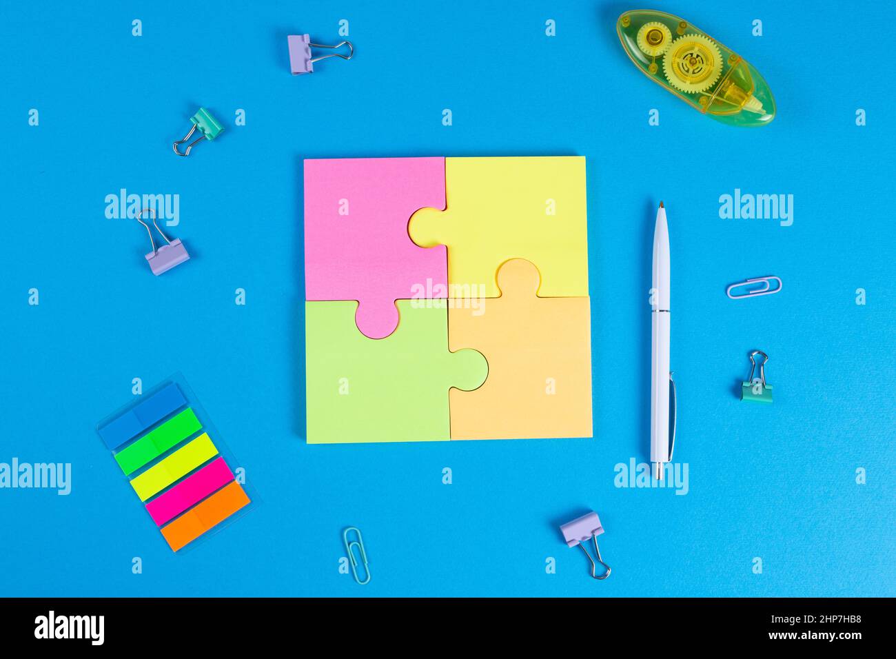 Blank yellow sticky notes hi-res stock photography and images - Alamy