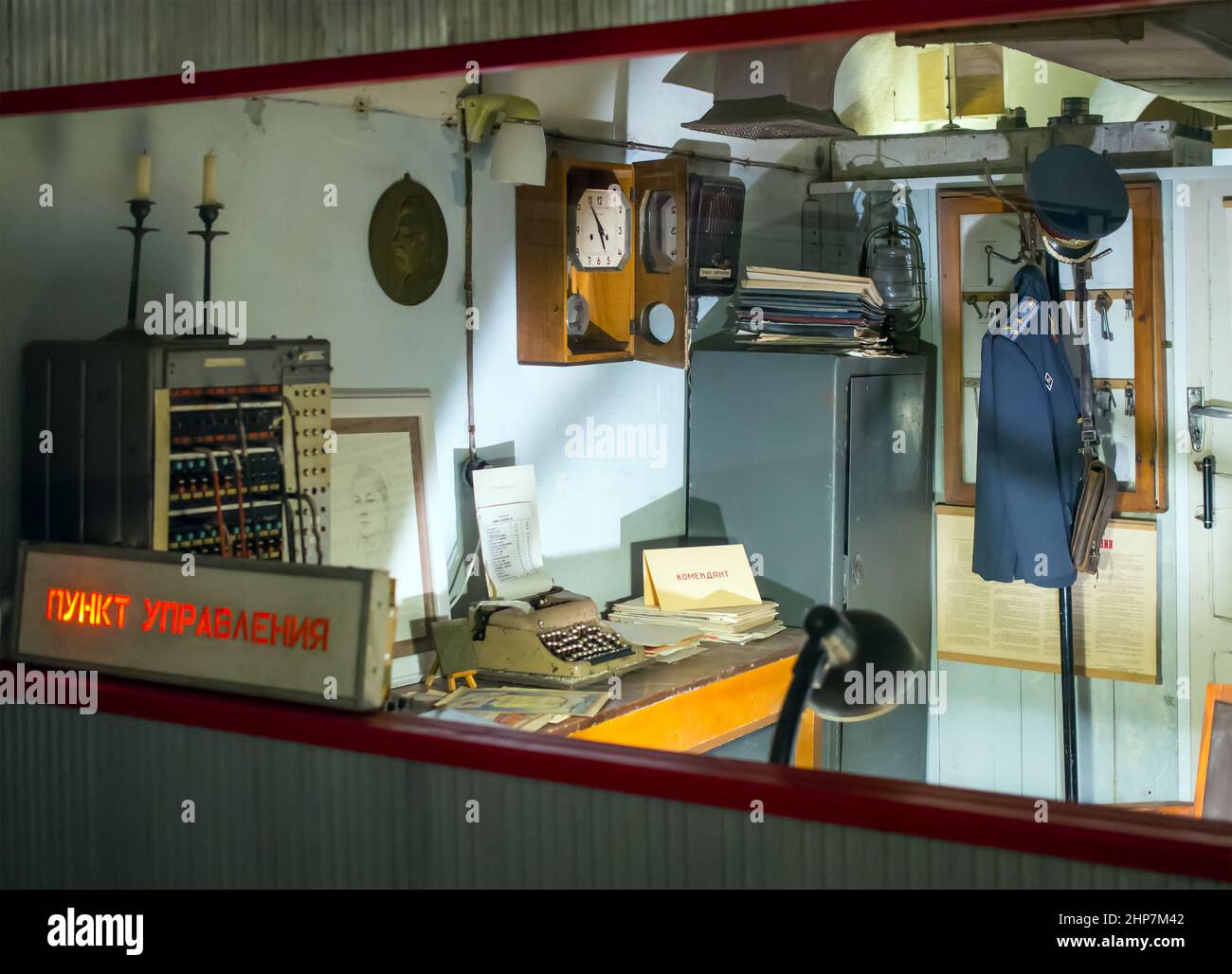 Underground command center hi-res stock photography and images - Alamy