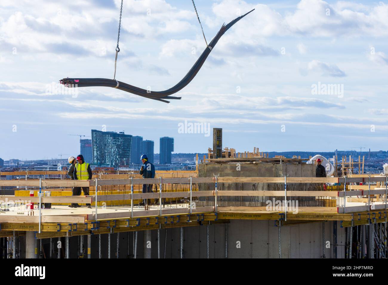 Reinforcement steel hanging on crane hook hi-res stock photography and ...