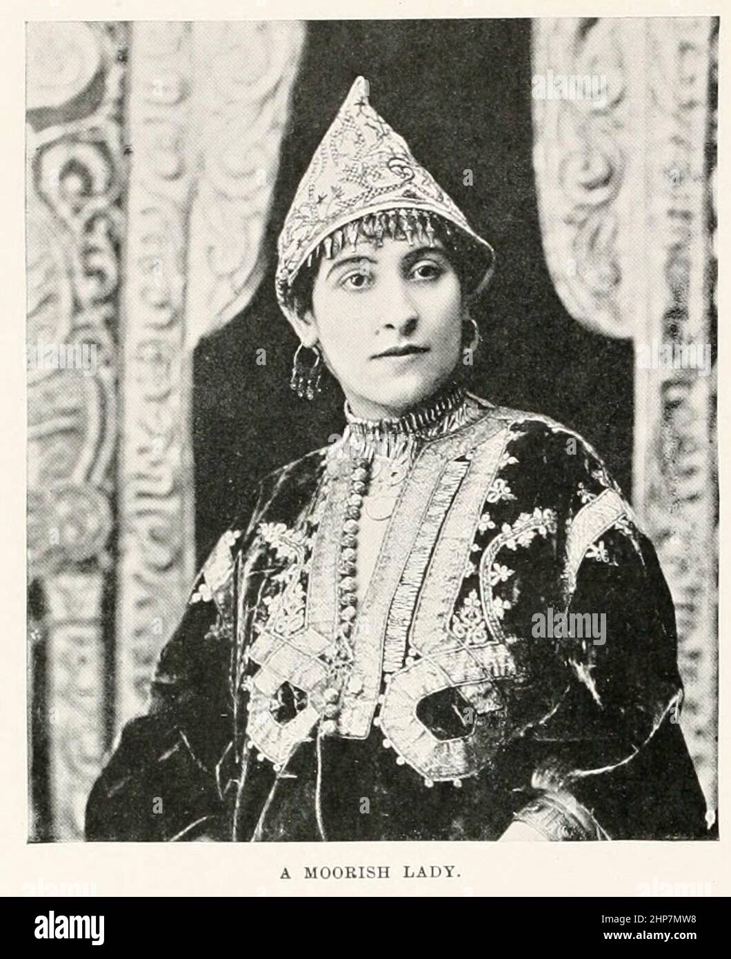 Moorish clothes hi-res stock photography and images - Alamy