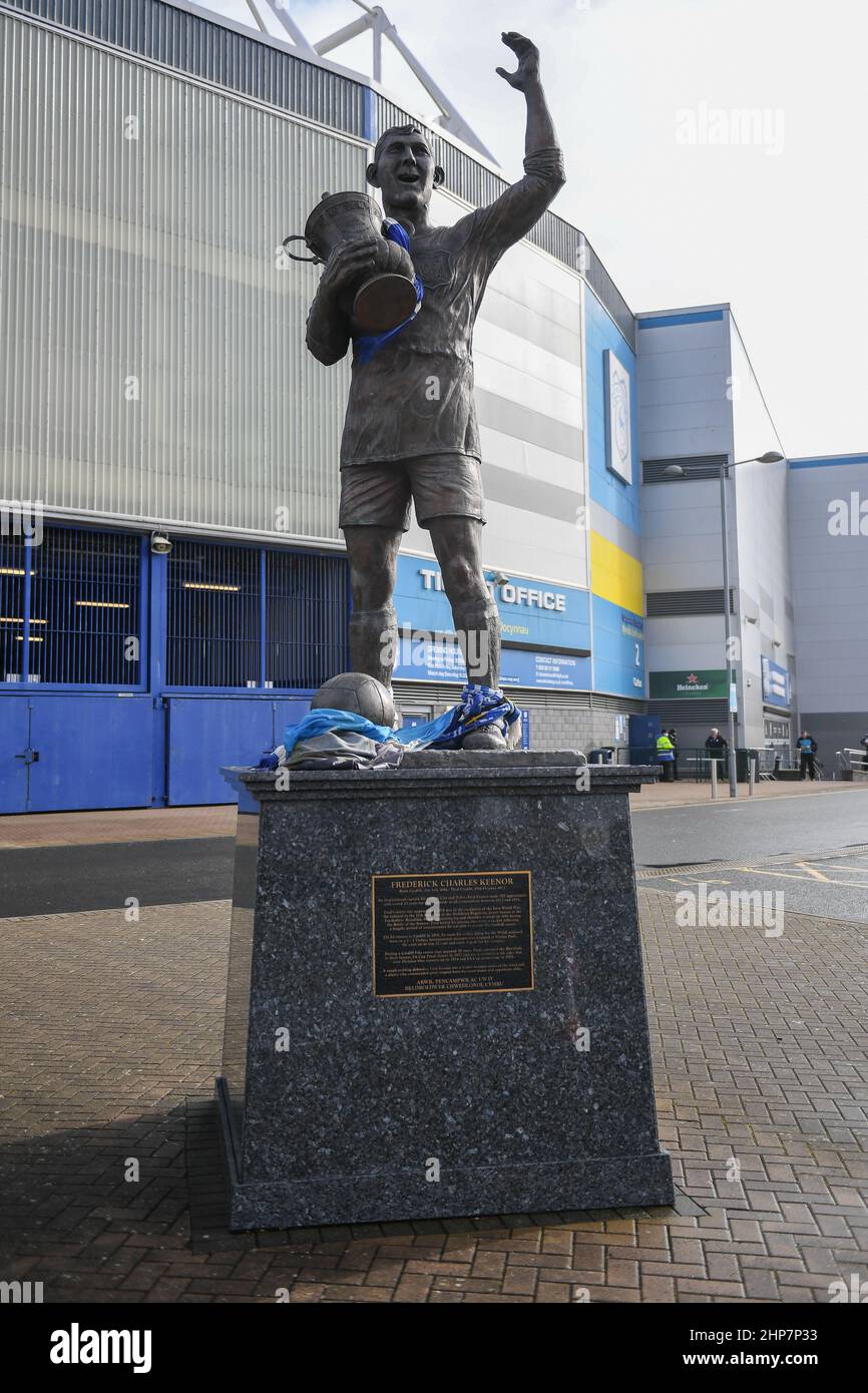 Statue of 1927 fa cup winning captain hi-res stock photography and ...