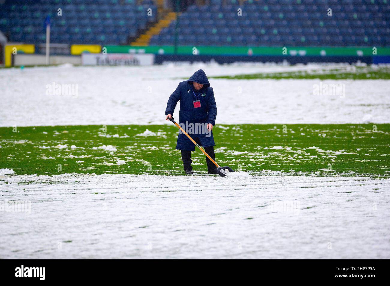 Blackburn rovers staff clearing the snow of the pitch Stock Photo - Alamy