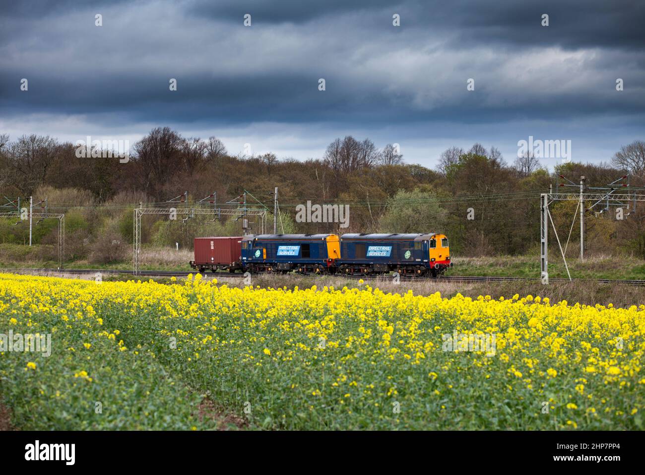 Direct rail Services class 20 diesel locomotives passing Weaver ...