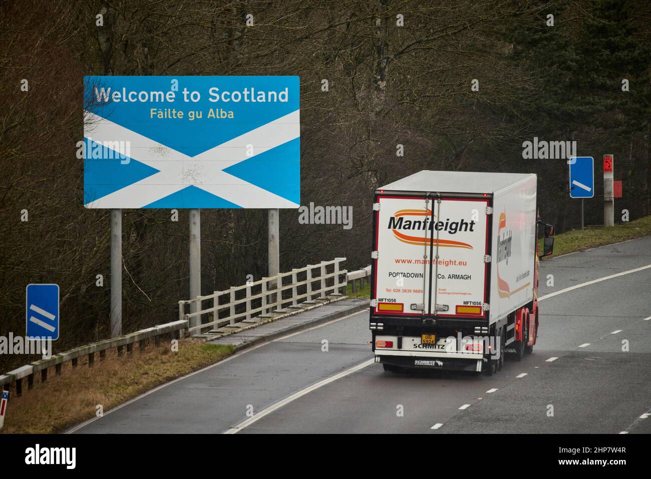 Welcome to scotland border sign gretna hi-res stock photography and ...