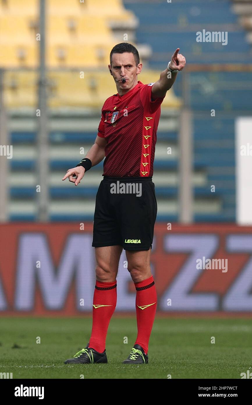 Stadio Ennio Tardini, Parma, Italy, February 19, 2022, The referee ...