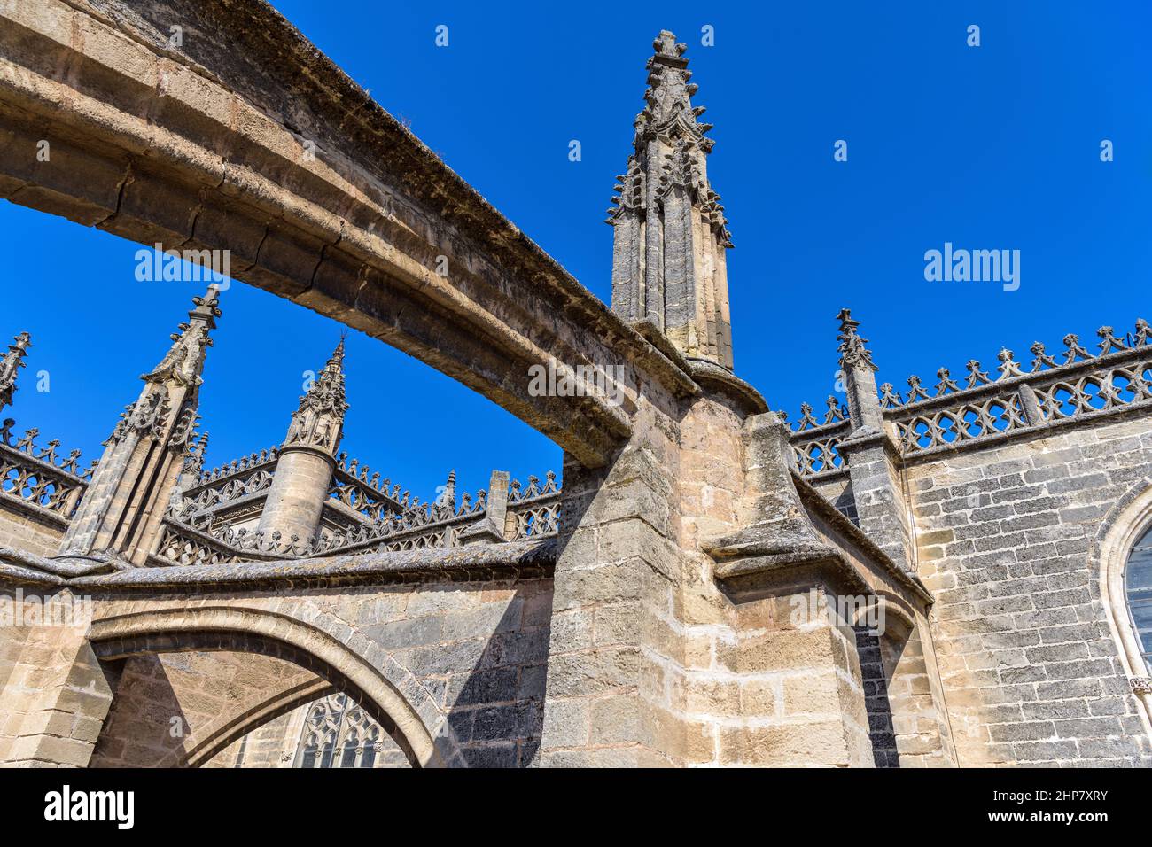 Flying buttress hi-res stock photography and images - Alamy