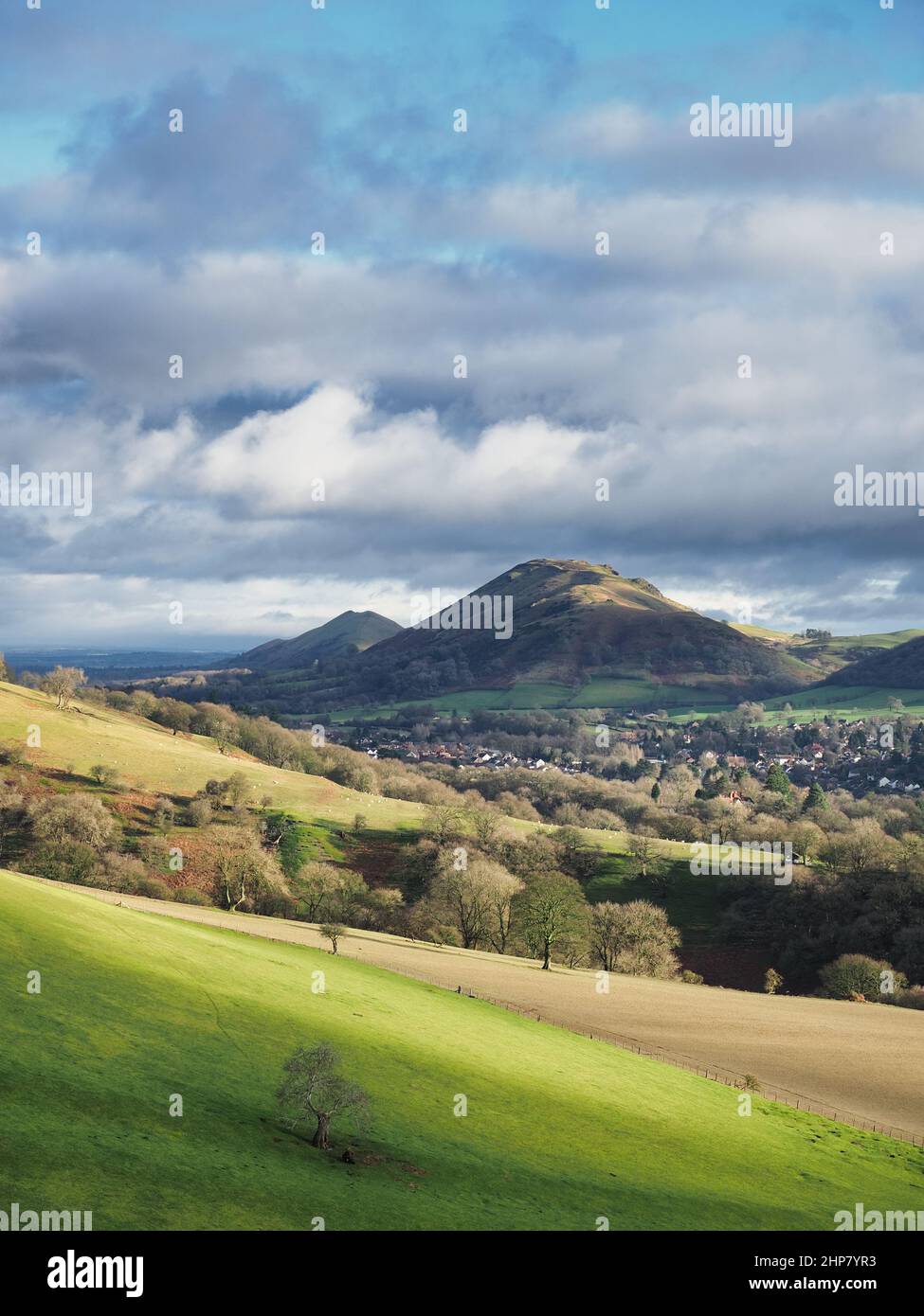Clouds sky field england spring hi-res stock photography and images - Alamy