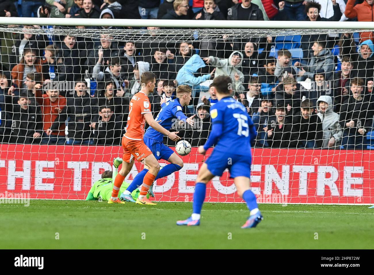 Joel Bagan #3 of Cardiff City scores to make it 1-1 Stock Photo - Alamy