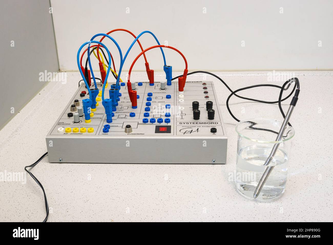 Science class simulation hi-res stock photography and images - Alamy