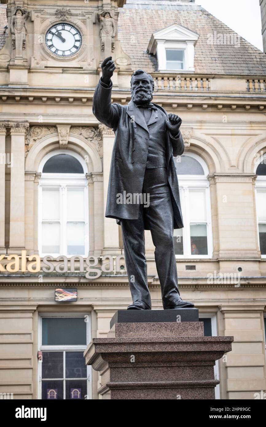 Statue of William Edward Forster, Outside The Broadway Shopping Centre ...
