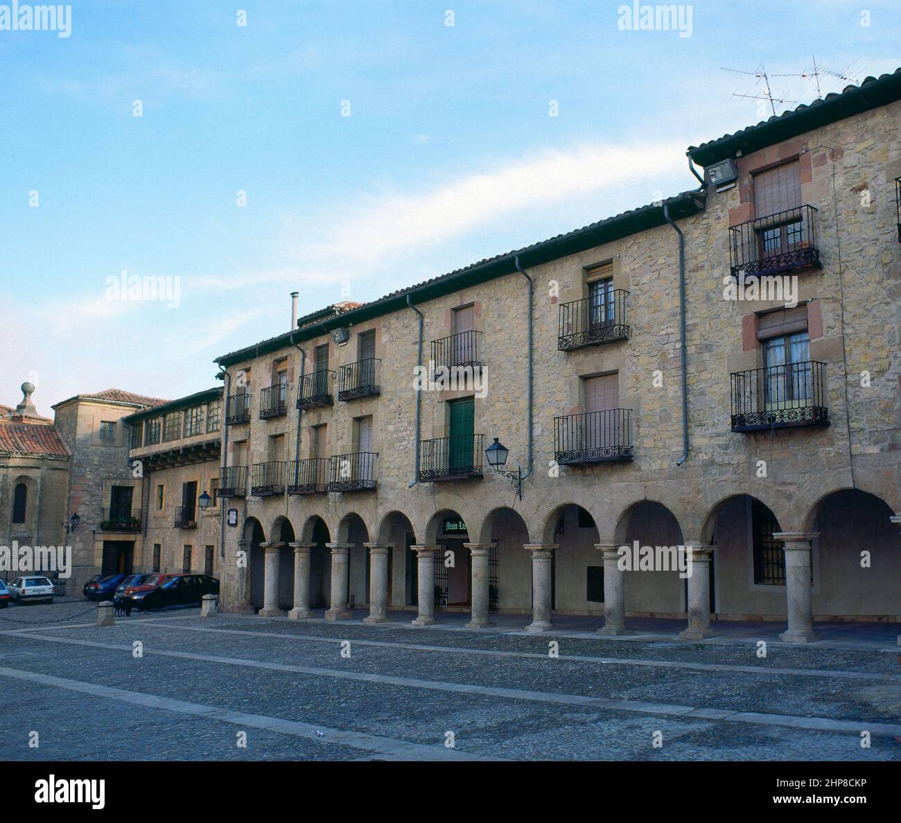 PLAZA MAYOR-CASAS CON SOPORTALES-S XV-ORDENADA EDIFICAR POR CARD MENDOZA. Location: EXTERIOR ...
