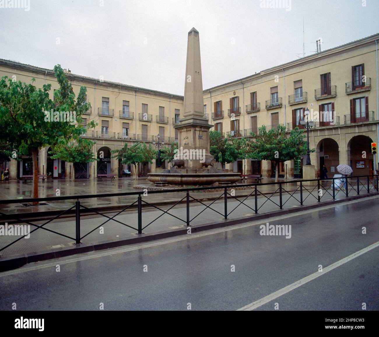 PLAZA MAYOR CON FUENTE DE 1845 EN EL CENTRO. Location: EXTERIOR ...