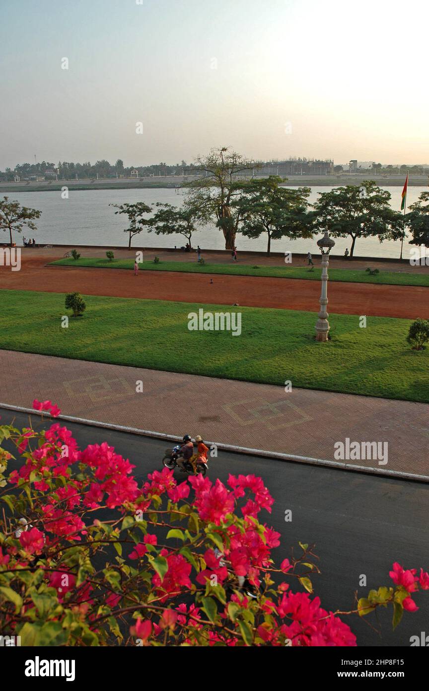 Preah Sisowath Quay, Tonle Sap river, Phnom Penh, kingdom of Cambodia ...