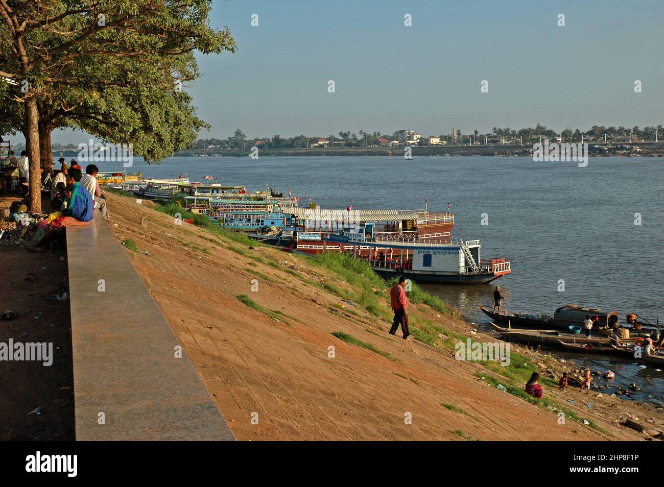 Preah Sisowath Quay, Tonle Sap river, Phnom Penh, kingdom of Cambodia ...