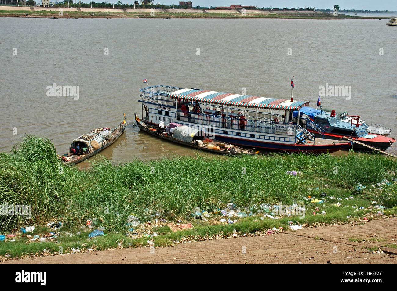 Preah Sisowath Quay, Tonle Sap river, Phnom Penh, kingdom of Cambodia ...