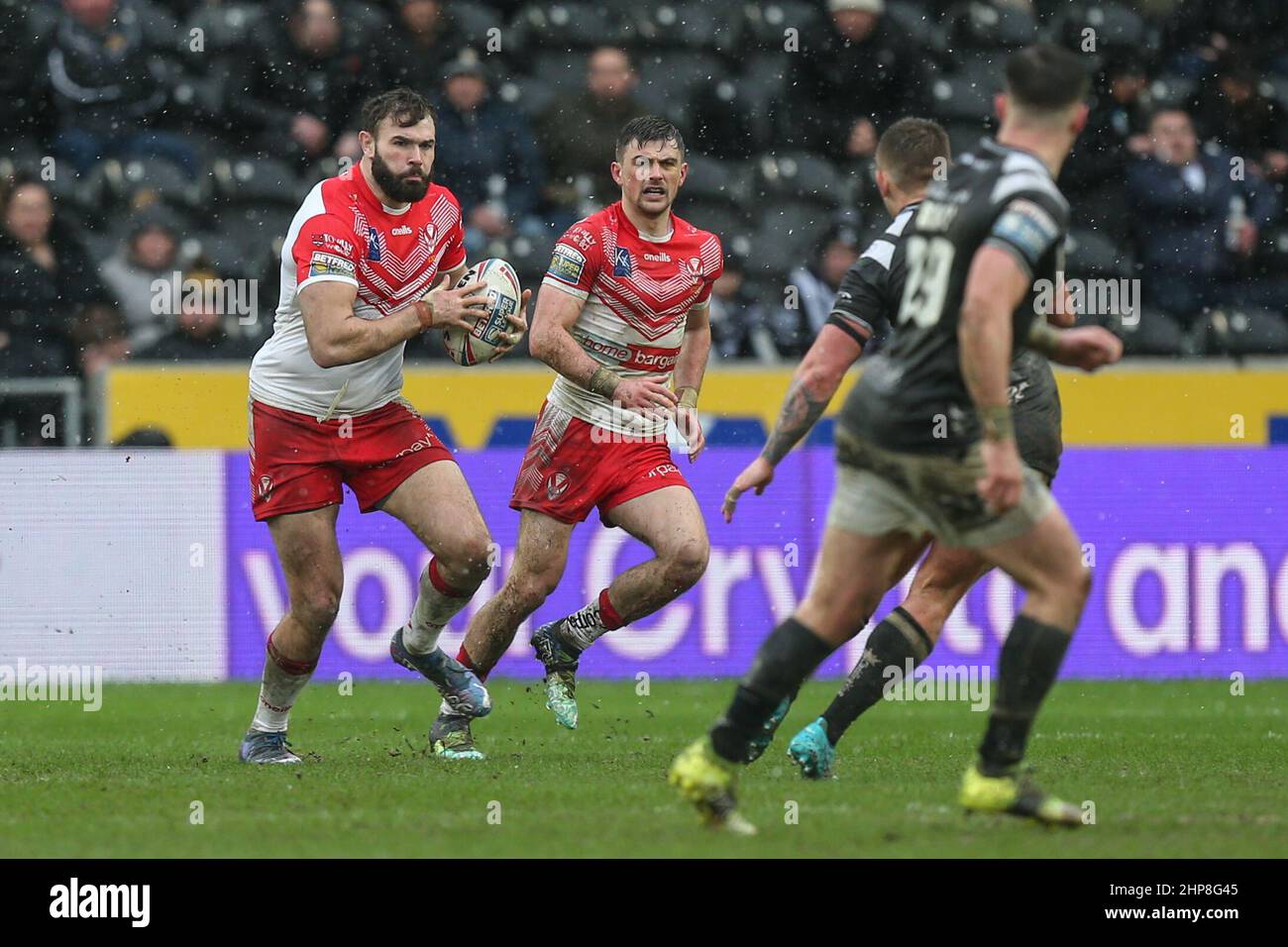 Alex Walmsley (8) of St Helens runs at Jordan Lane (13) of Hull FC ...