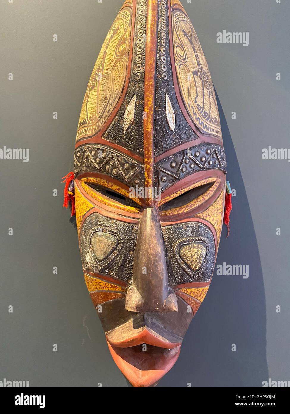 Tribal dancing mask hi-res stock photography and images - Alamy