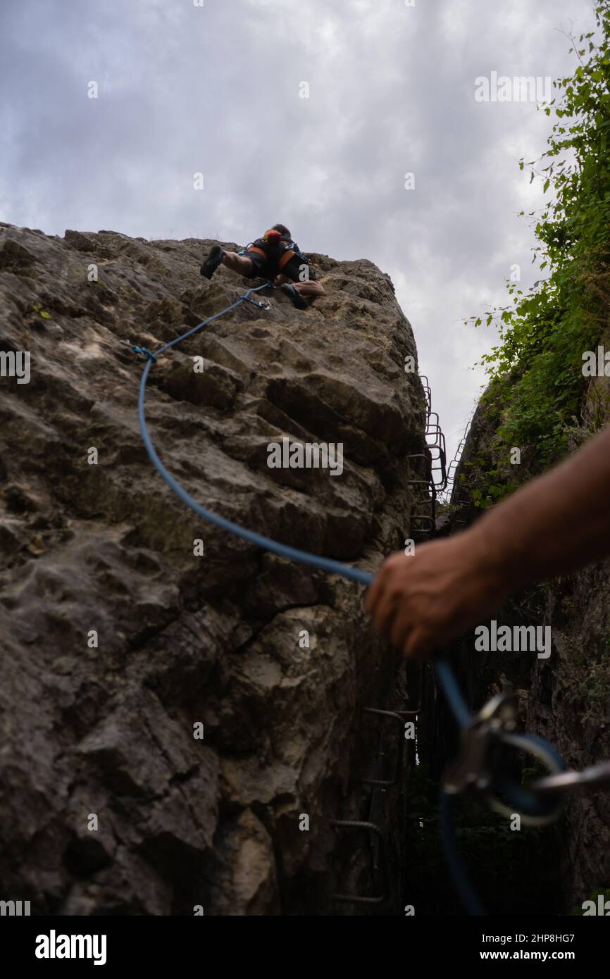 Muscular adult man climbing rocks hi-res stock photography and images ...