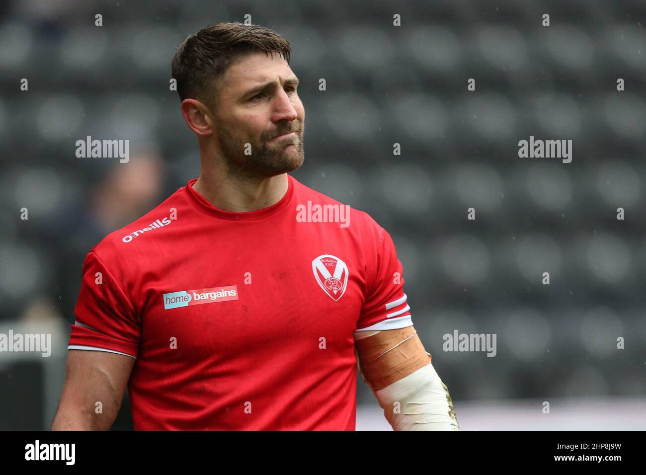 Tommy Makinson (2) of St Helens during pre-game warm up Stock Photo - Alamy