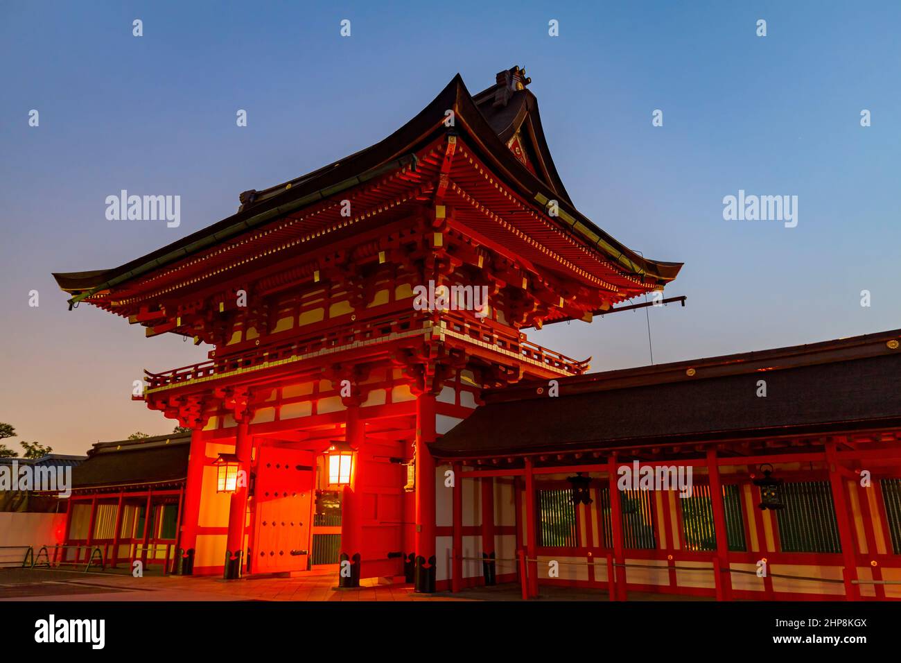 Twilight view of the famous Fushimi Inari-taisha at Kyoto, Japan Stock ...