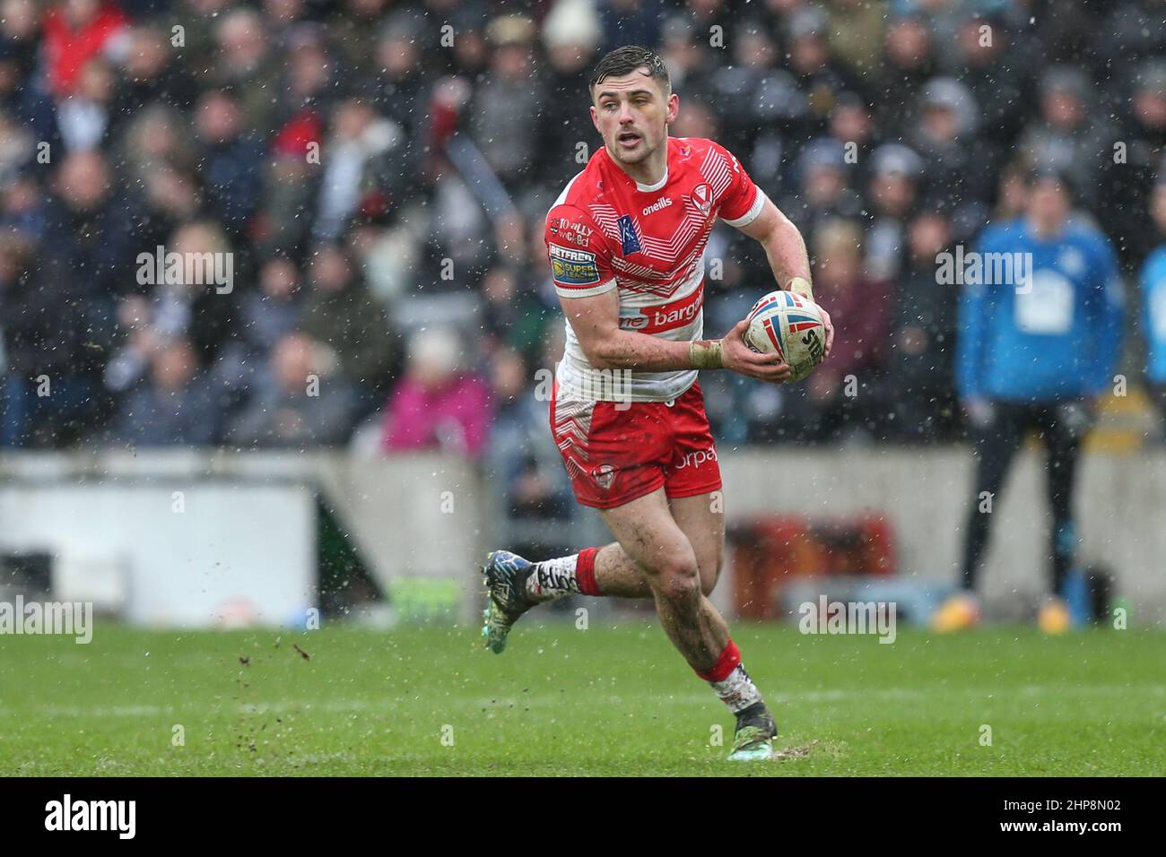 Lewis Dodd (7) of St Helens during the game Stock Photo - Alamy