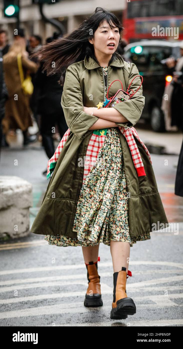 London, UK. 19th Feb, 2022. Fashion fans, fashionistas and invited ...