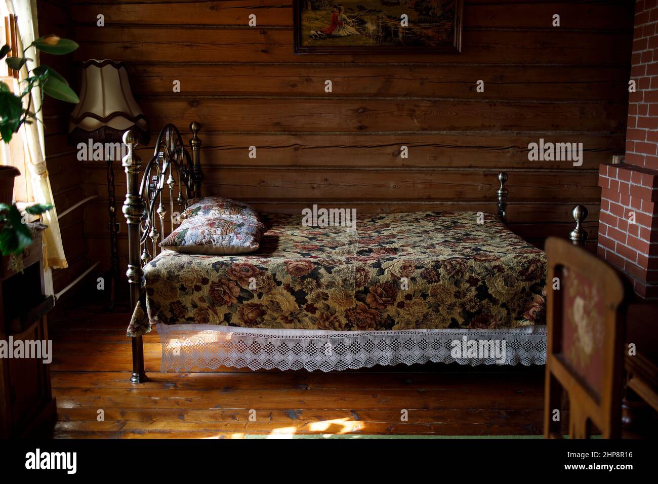 Wrought iron bed vintage hi-res stock photography and images - Alamy