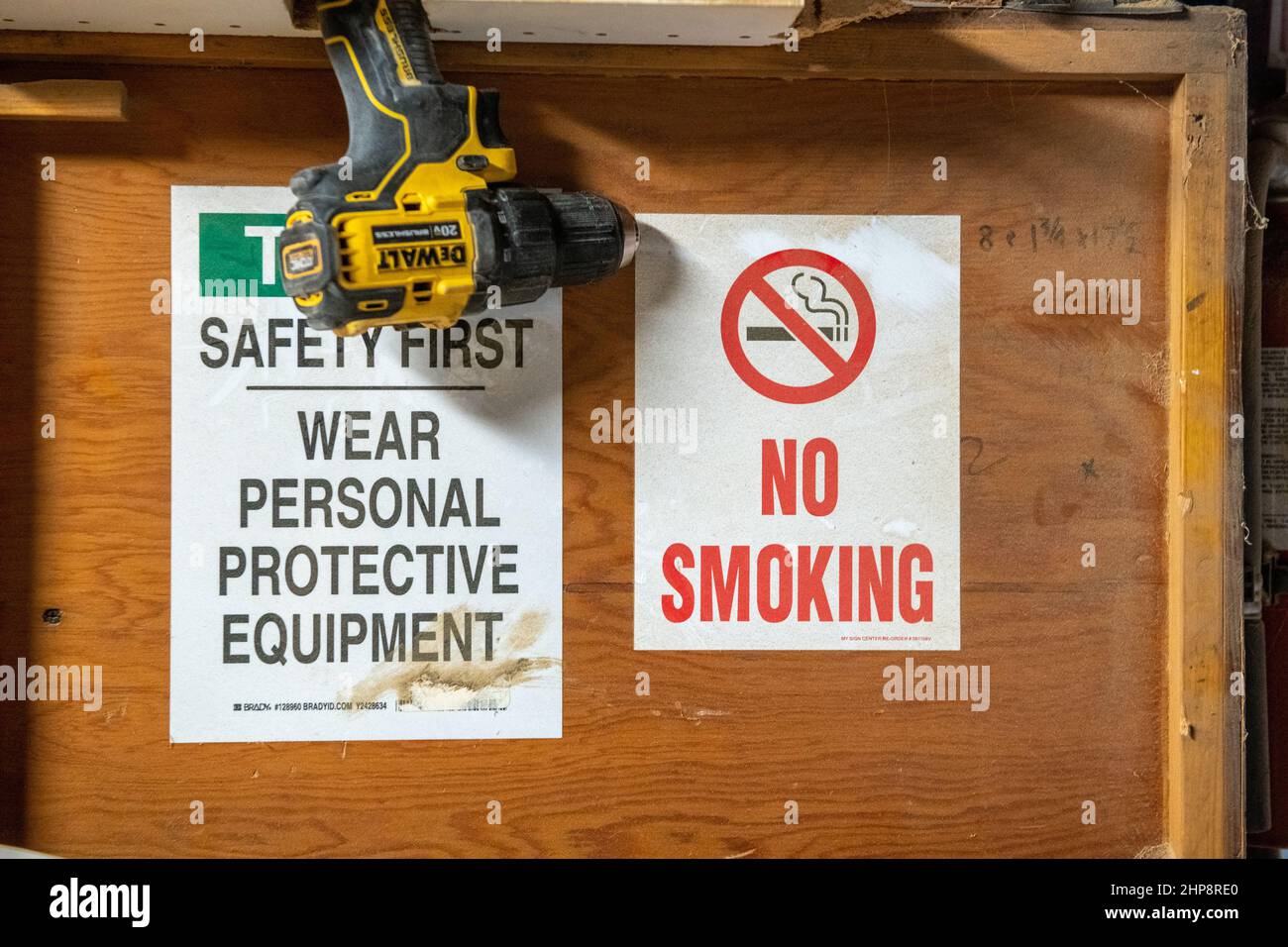 Safety signage hi-res stock photography and images - Alamy