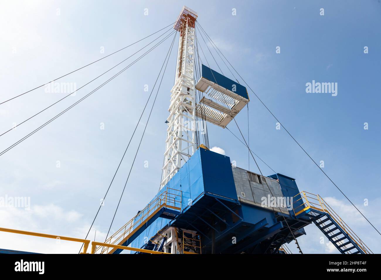Mobile drilling rig close-up. Drilling and servicing oil and gas wells ...