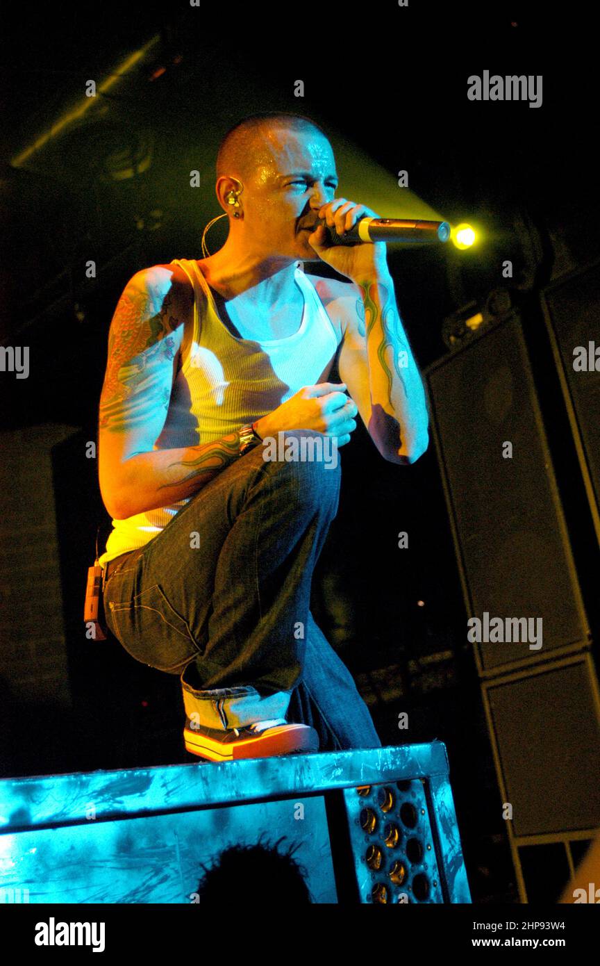 2002 american music awards hi-res stock photography and images - Alamy