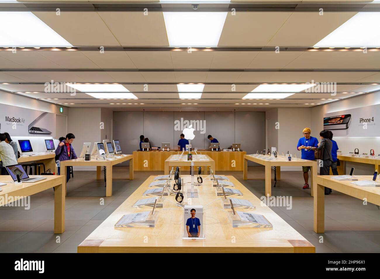 Apple store osaka hi-res stock photography and images - Alamy