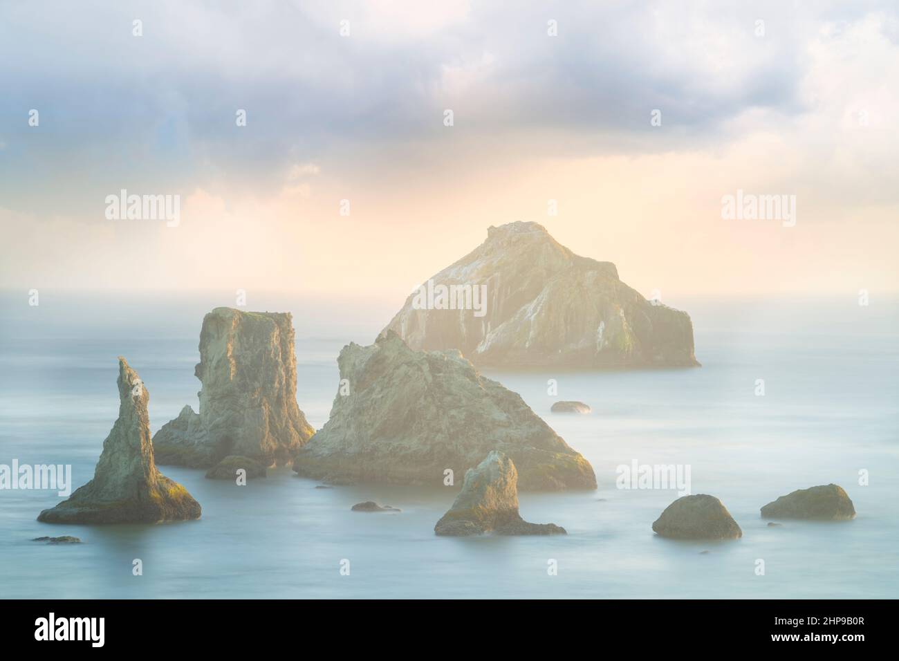 Volcanic rocks at the beach hi-res stock photography and images - Alamy