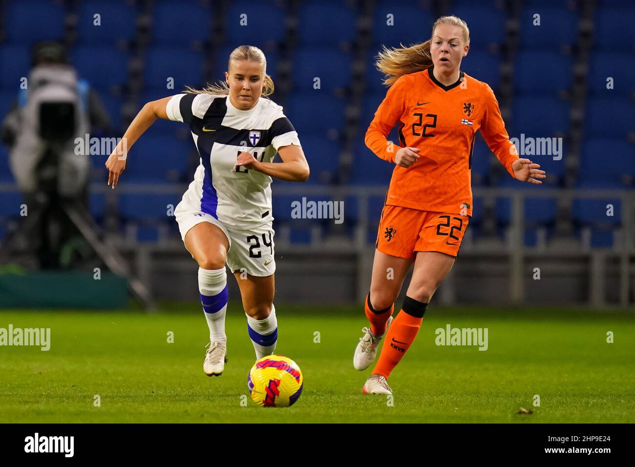 LE HAVRE, FRANCE - FEBRUARY 19: Amanda Rantanen of Finland and Jill ...