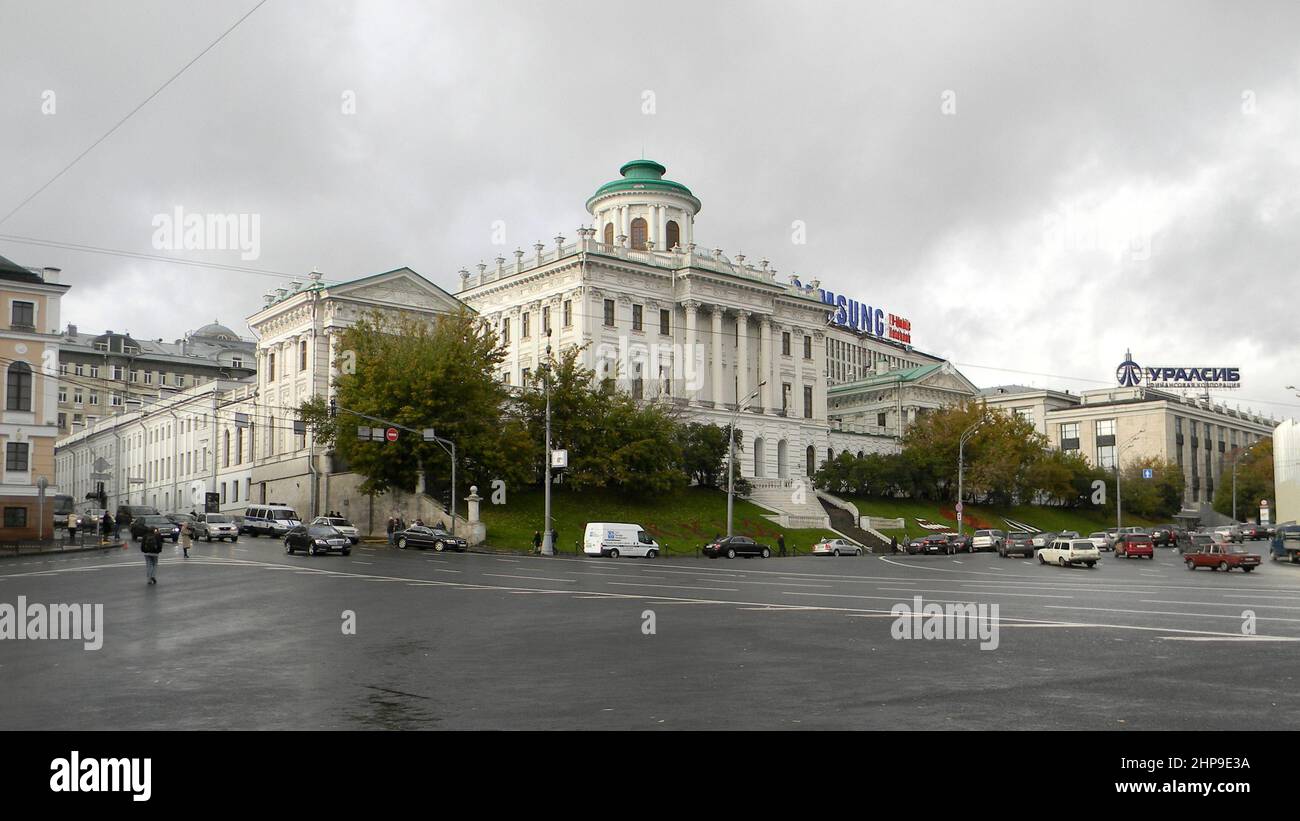 Neoclassical mansion hi-res stock photography and images - Alamy