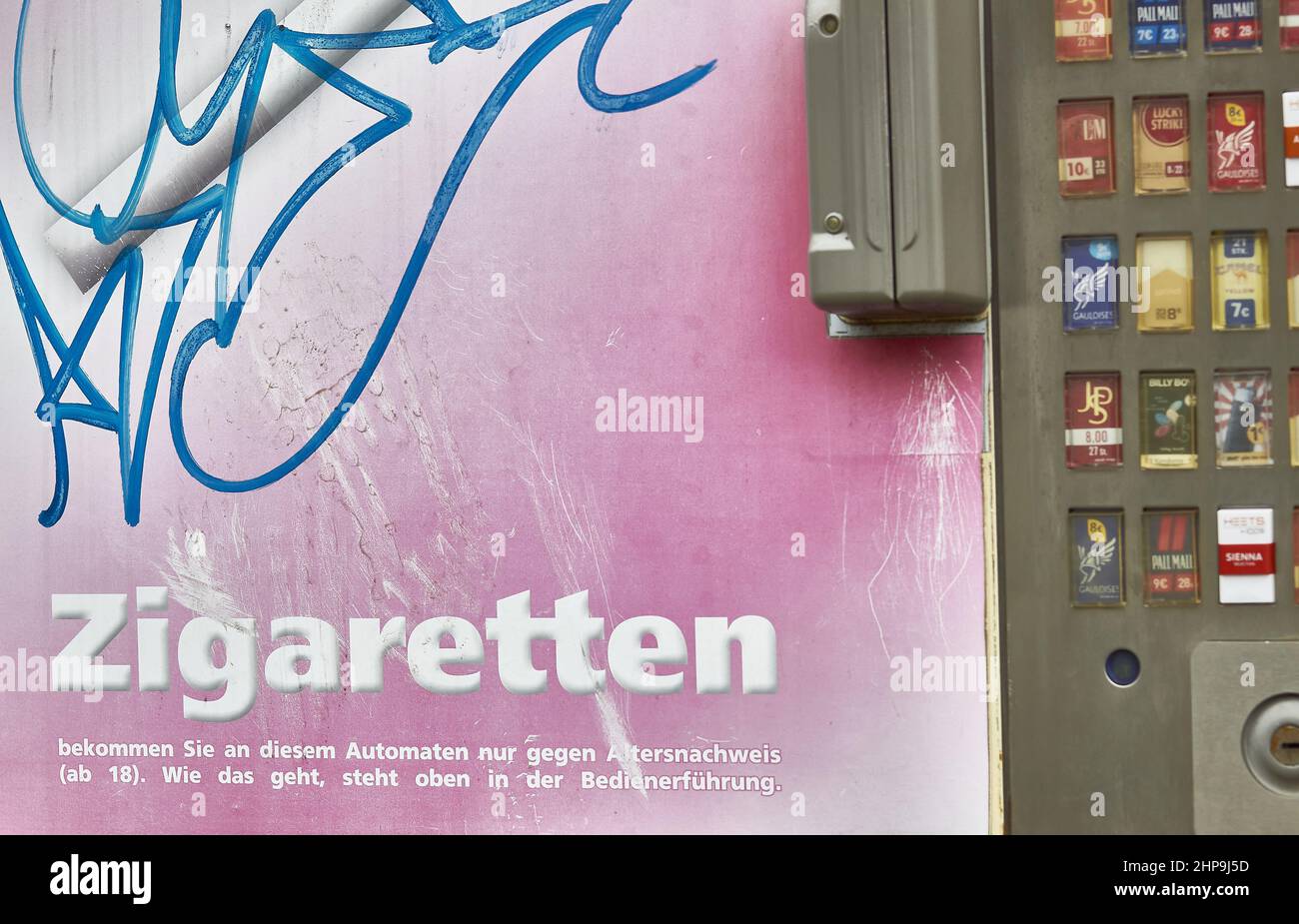 Cigarette machine germany hi-res stock photography and images - Alamy
