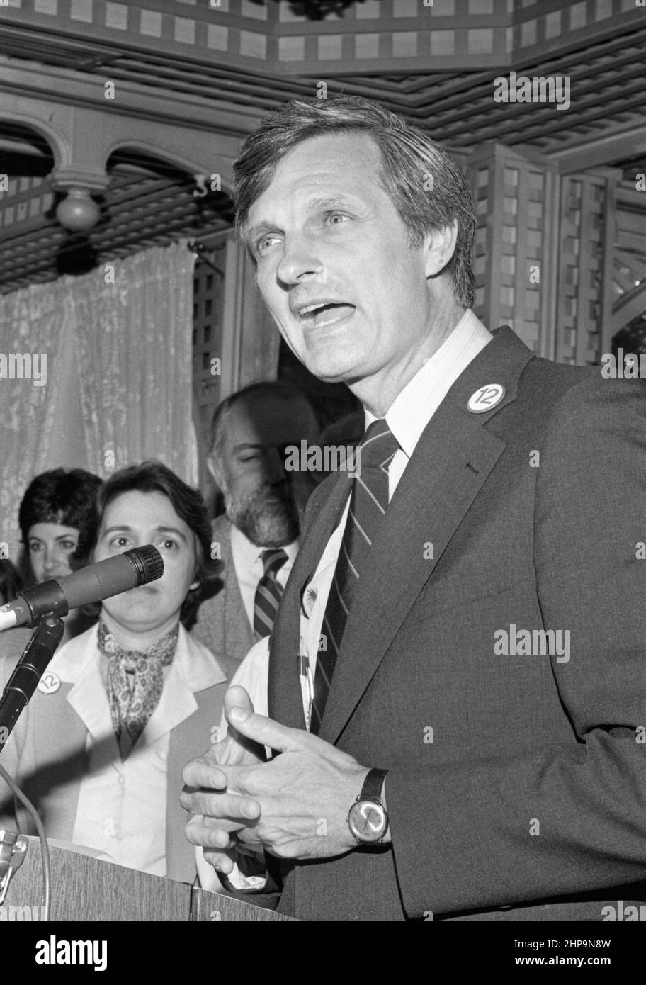 Alan alda Black and White Stock Photos & Images - Alamy