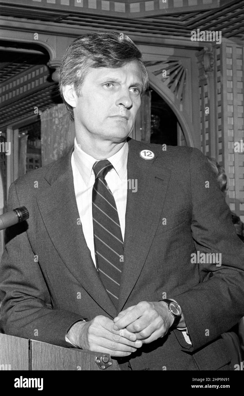 Alan Alda Circa 1980's Credit: Ralph Dominguez/MediaPunch Stock Photo ...