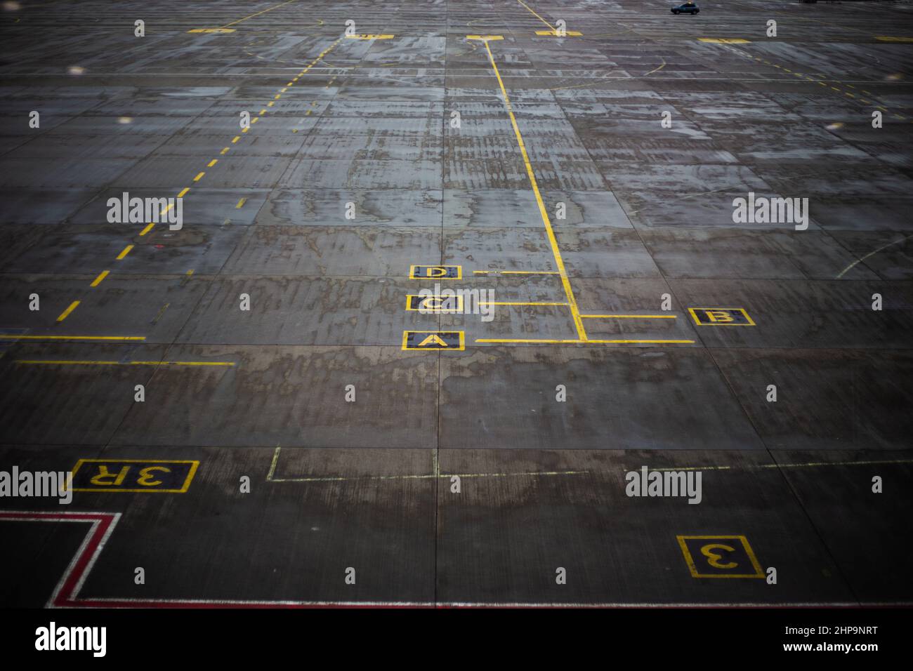 Yellow markings on the asphalt surface at the airport autdoor Stock ...