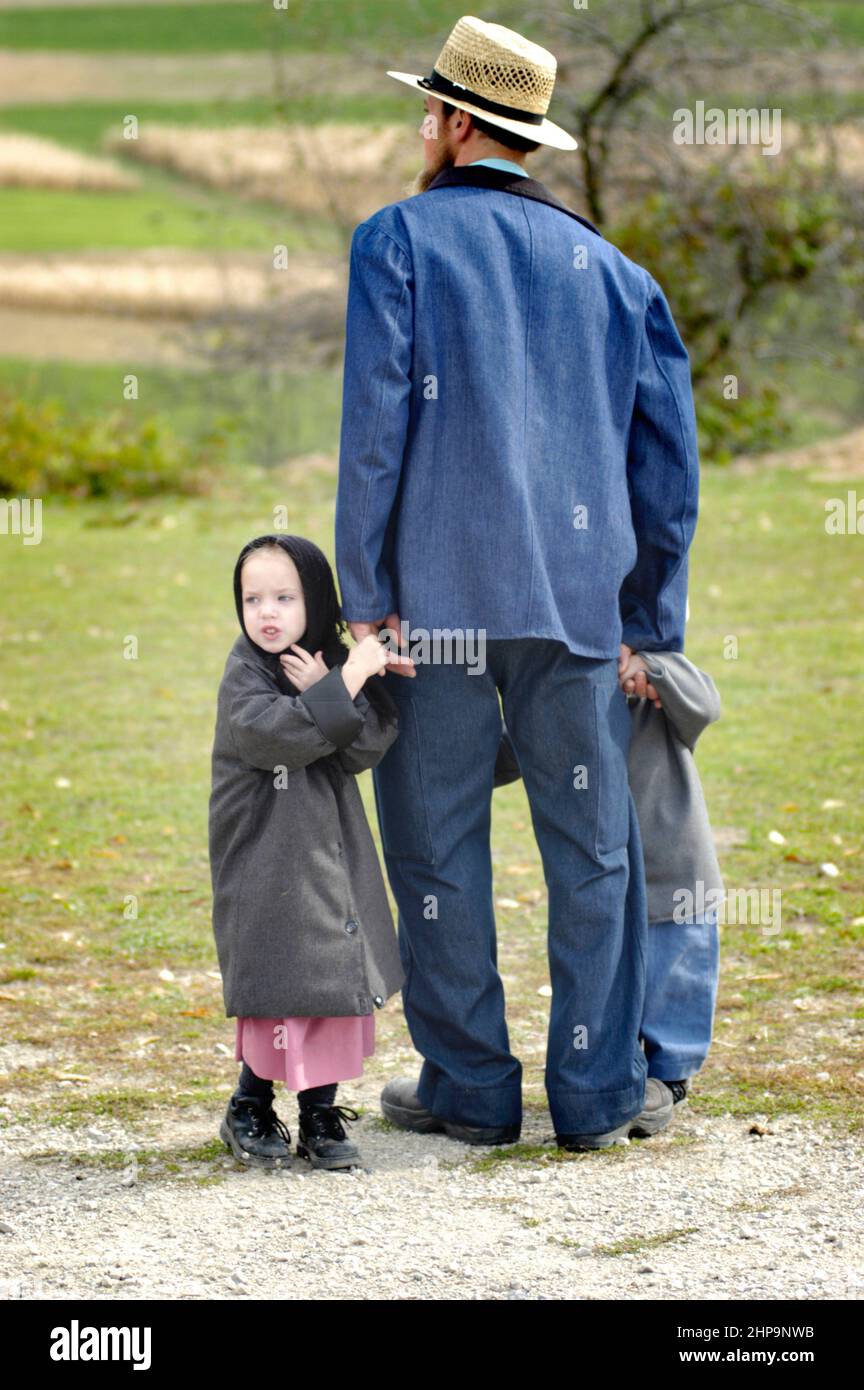 Amish children farming hi-res stock photography and images - Alamy