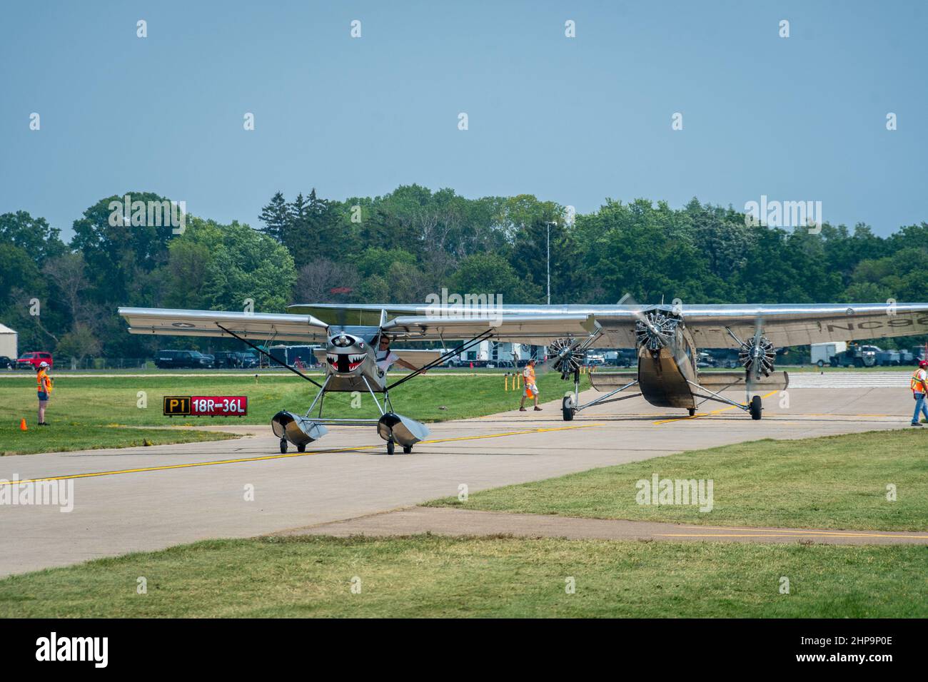 Eaa airventure oshkosh wisconsin airplane air show hi-res stock ...