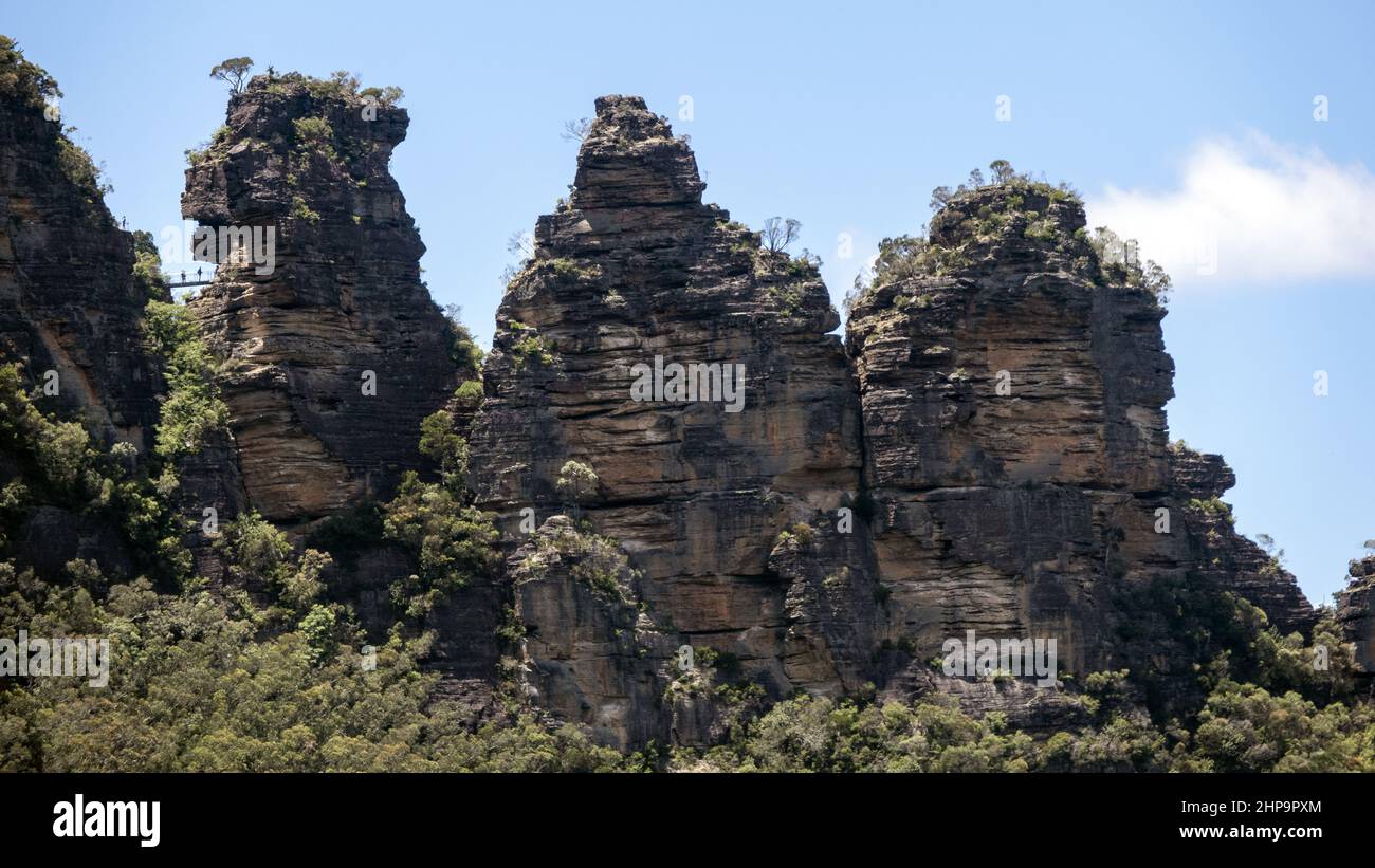 Beautiful view of the Jamison Valley and the iconic Three Sisters in ...