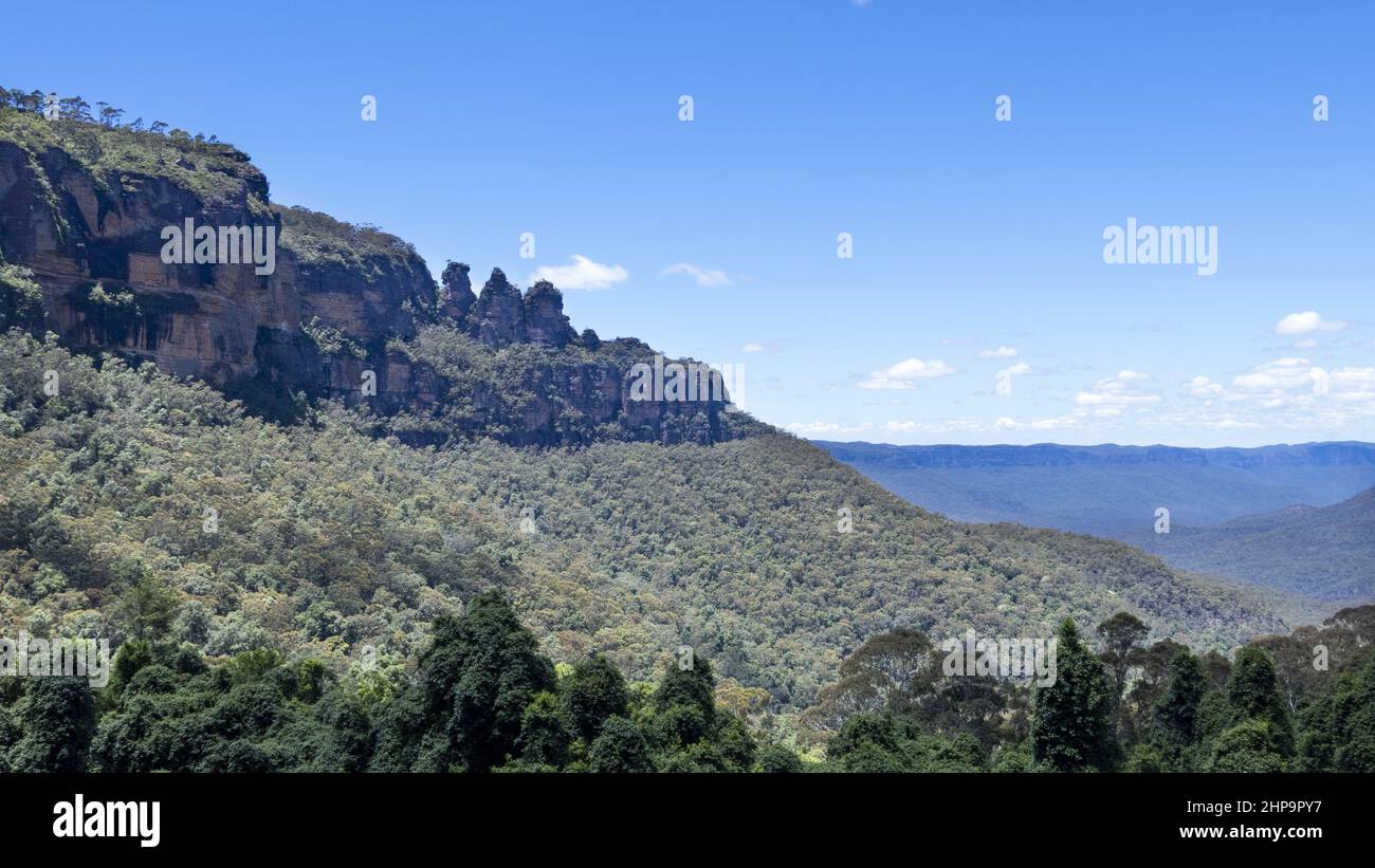 Beautiful view of the Jamison Valley and the iconic Three Sisters in ...