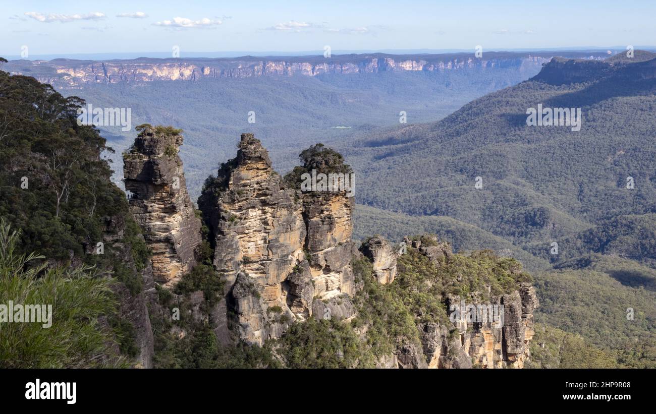 Beautiful view of the Jamison Valley and the iconic Three Sisters in ...