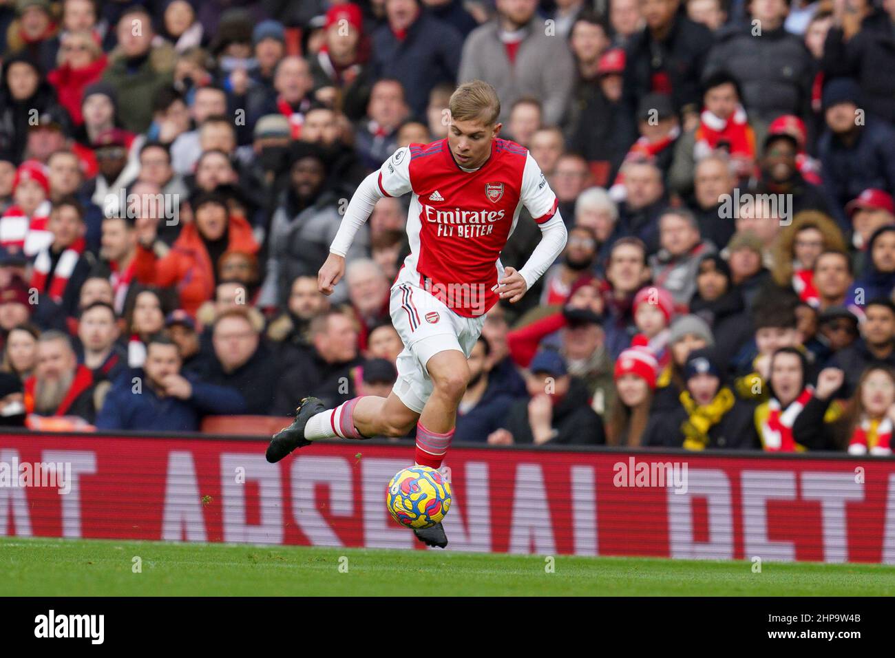Emile Smith Rowe #10 of Arsenal runs down the line Stock Photo - Alamy