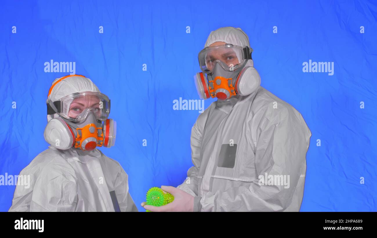 Doctor in respirator show a virus model concept health safety ...