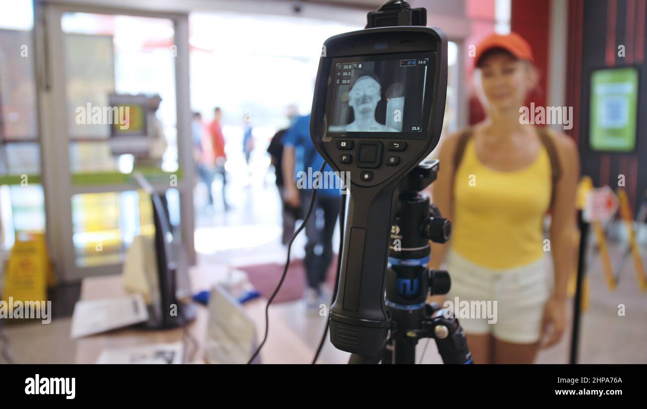 Temperature check at a supermarket, grocery store with thermal imaging ...