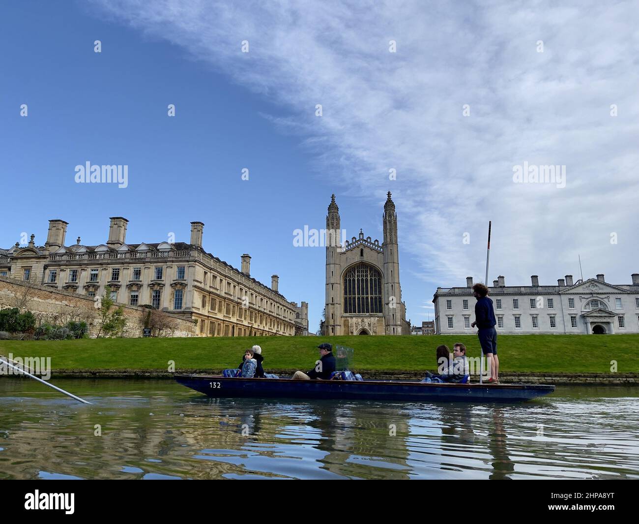 Cambridge University campus during Cambridge punting tour Stock Photo ...