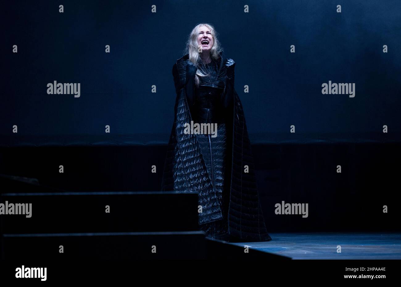 Queen lear hi-res stock photography and images - Alamy