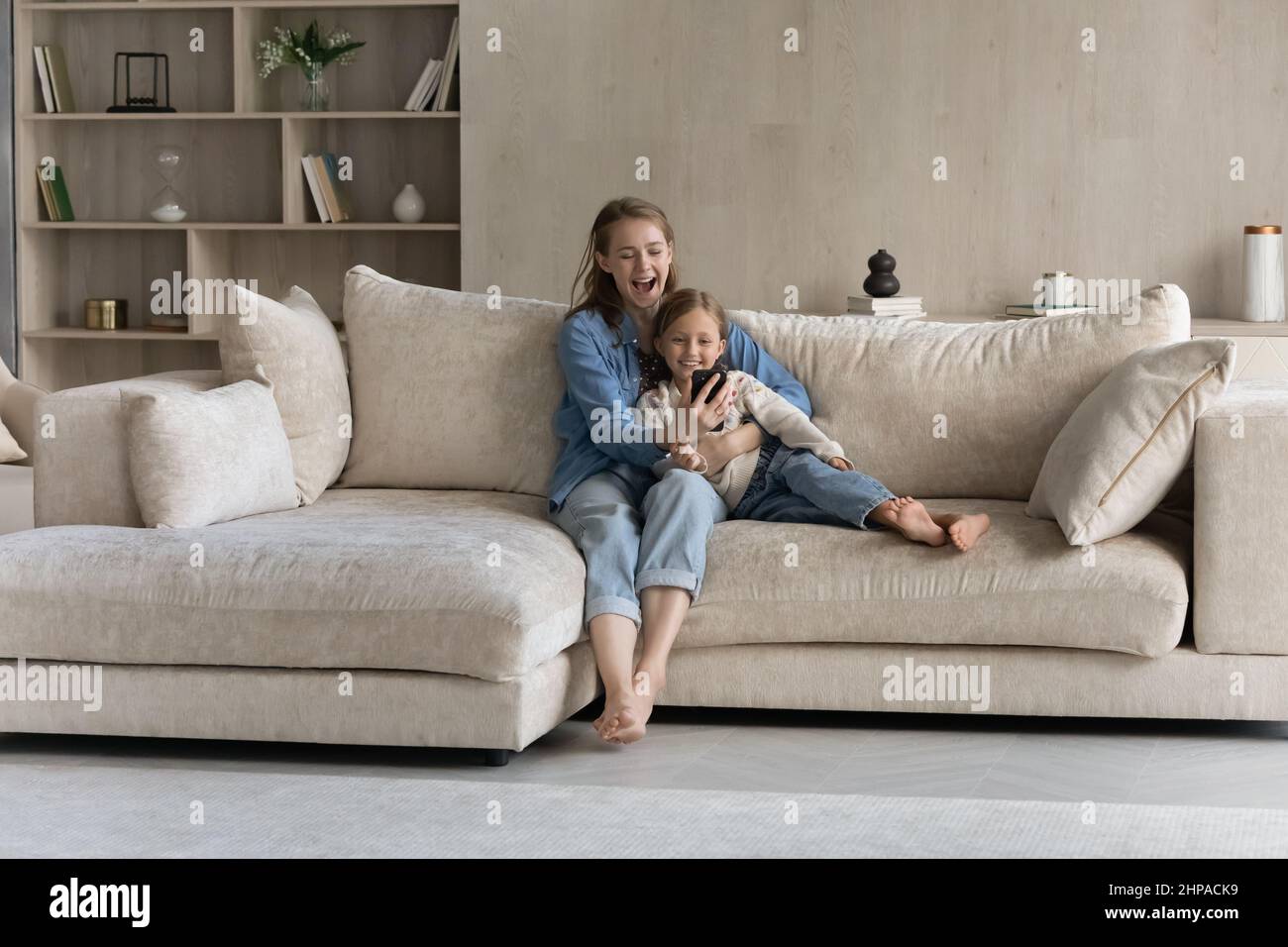Mum and young daughter talking hi-res stock photography and images - Alamy