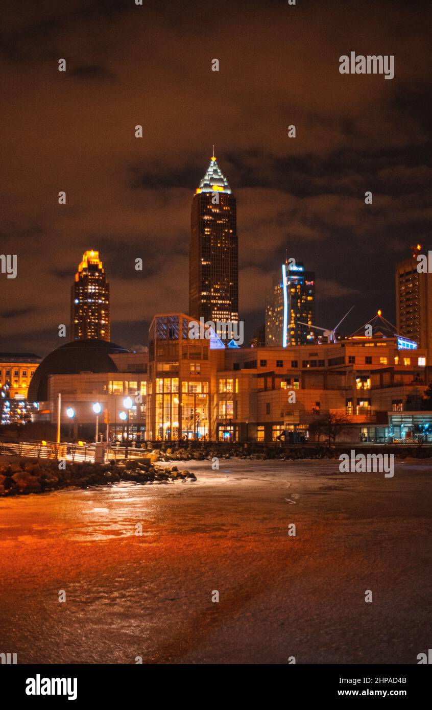 Cleveland Ohio Skyline at Night Stock Photo - Alamy